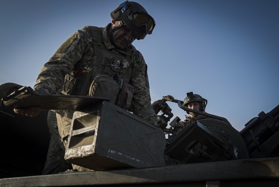 Soldiers at work - PHOTOBANK